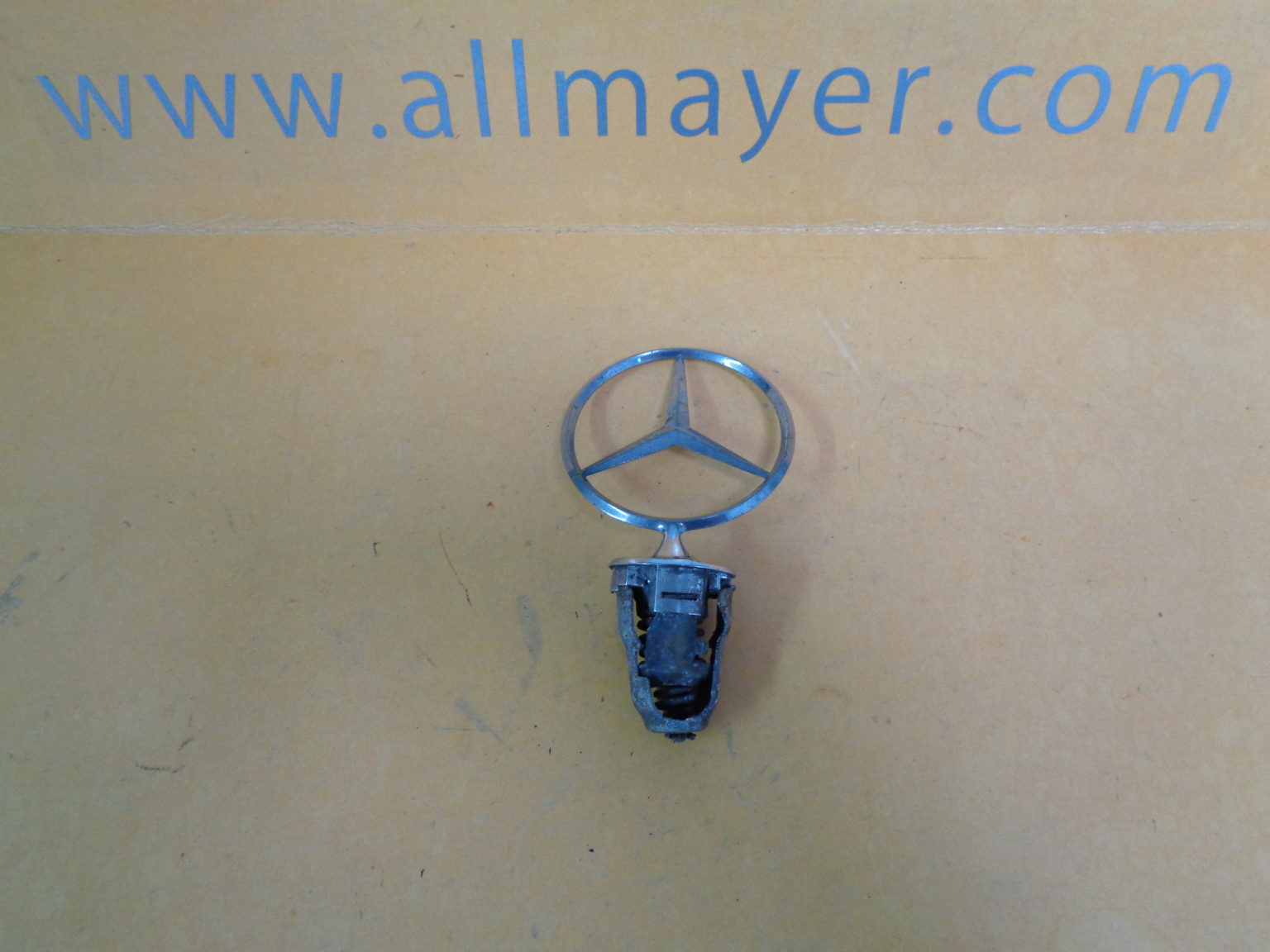 Stern komplett auf Kühlermaske für Mercedes W201 - Oldtimerhandel Allmayer